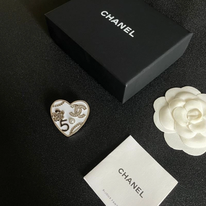 Accurate model Chanel Brooches