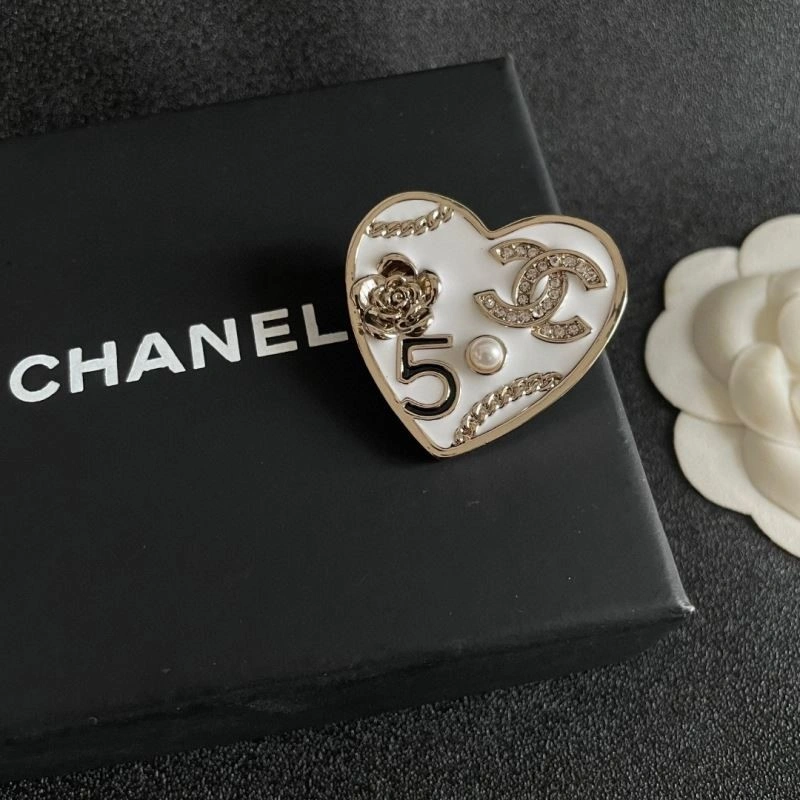 Accurate model Chanel Brooches