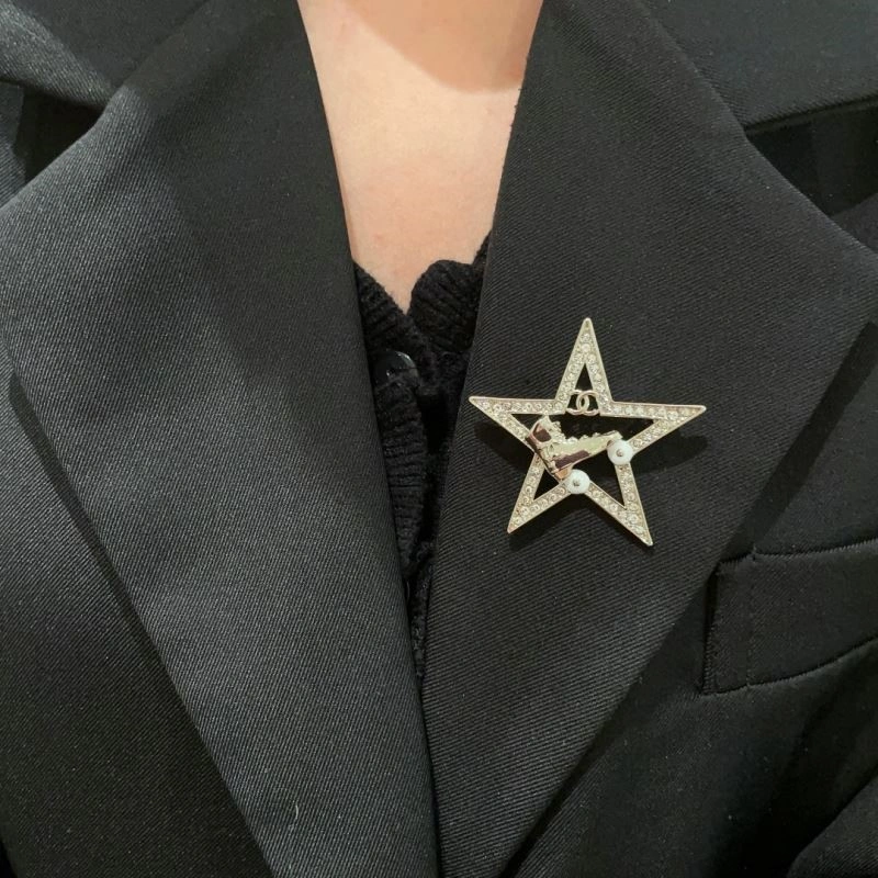 Low-cost Chanel Brooches