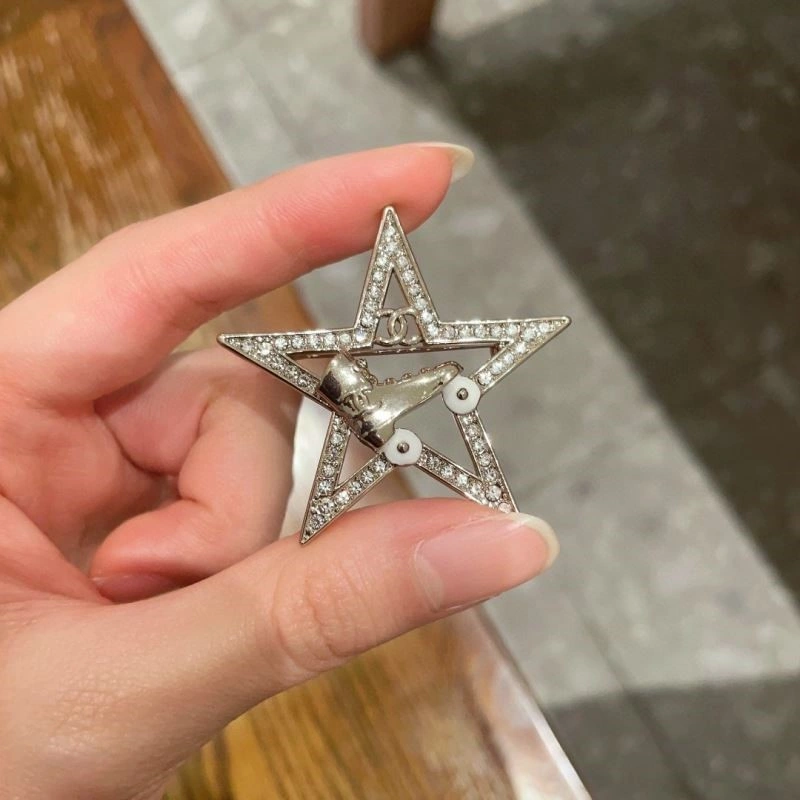 Low-cost Chanel Brooches