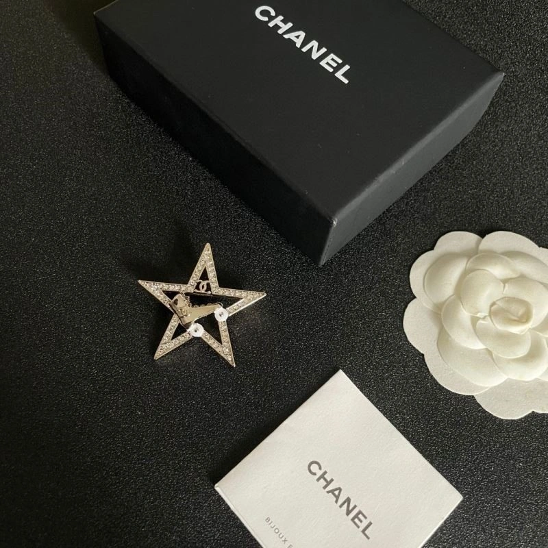 Low-cost Chanel Brooches