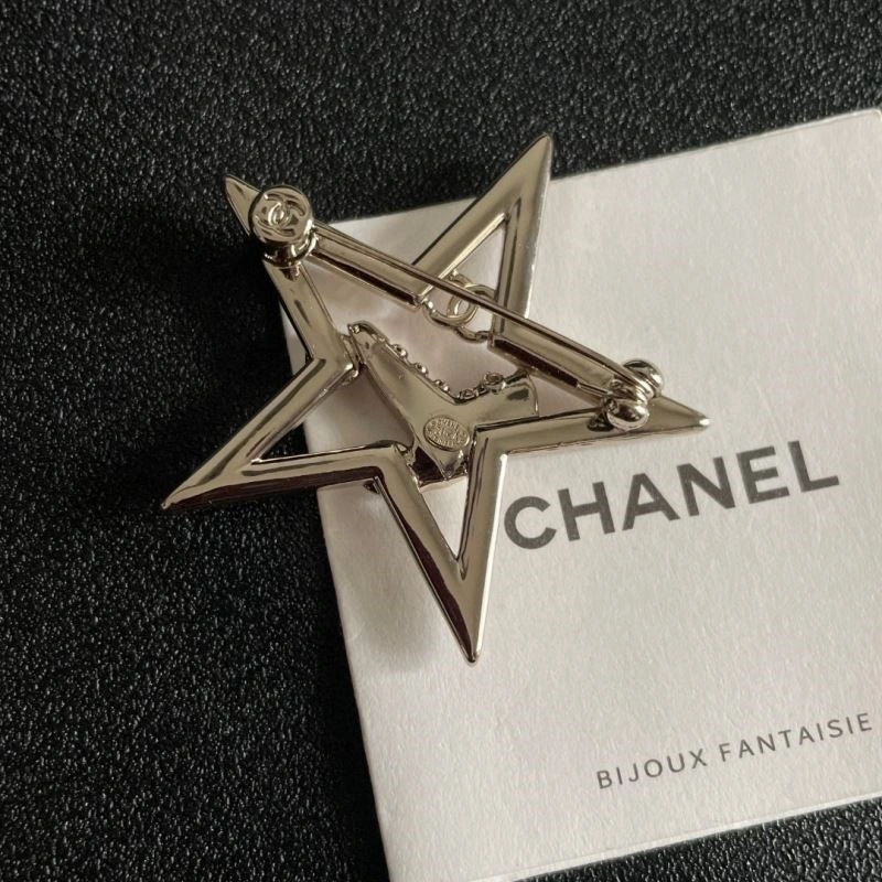 Low-cost Chanel Brooches