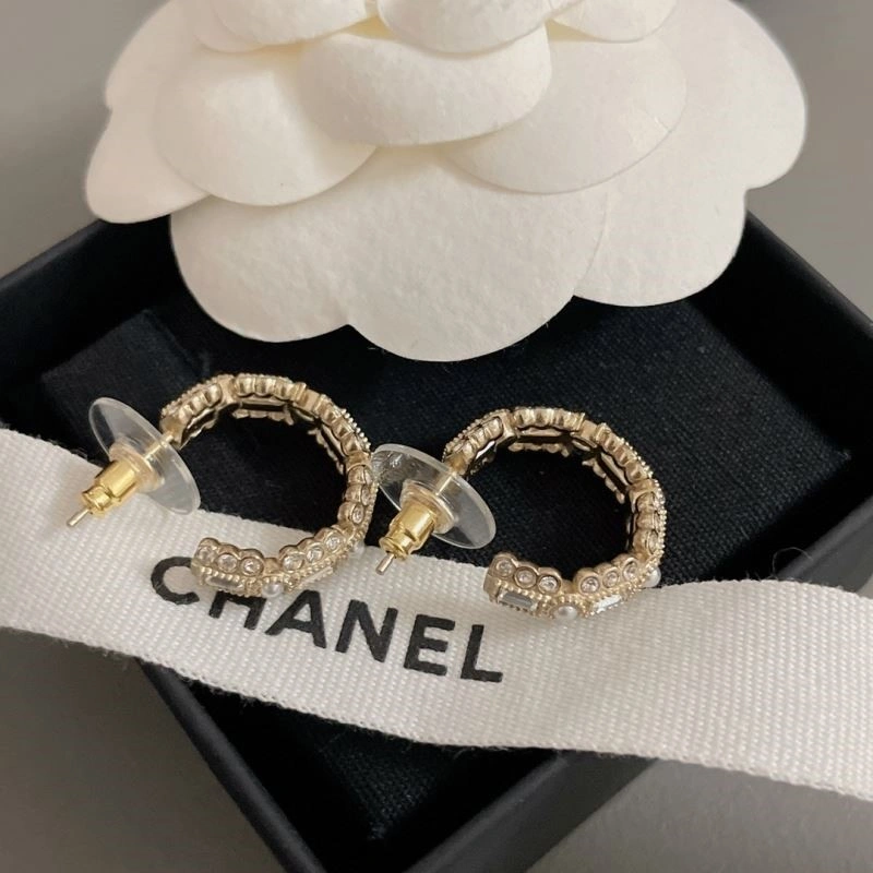 Cut-rate Chanel Brooches