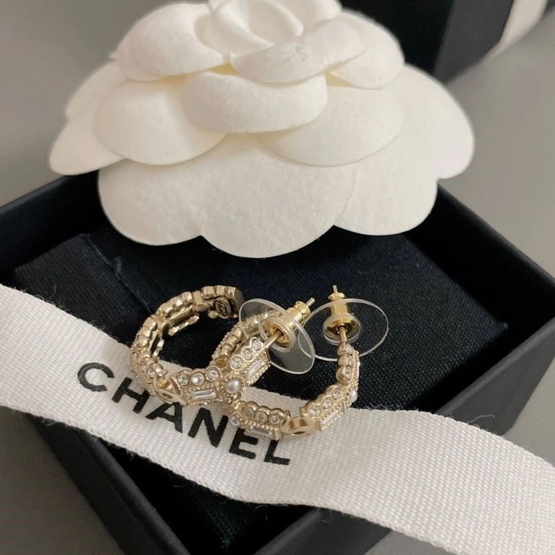 Cut-rate Chanel Brooches
