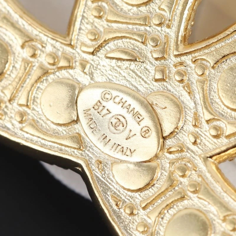 High fidelity Chanel Brooches