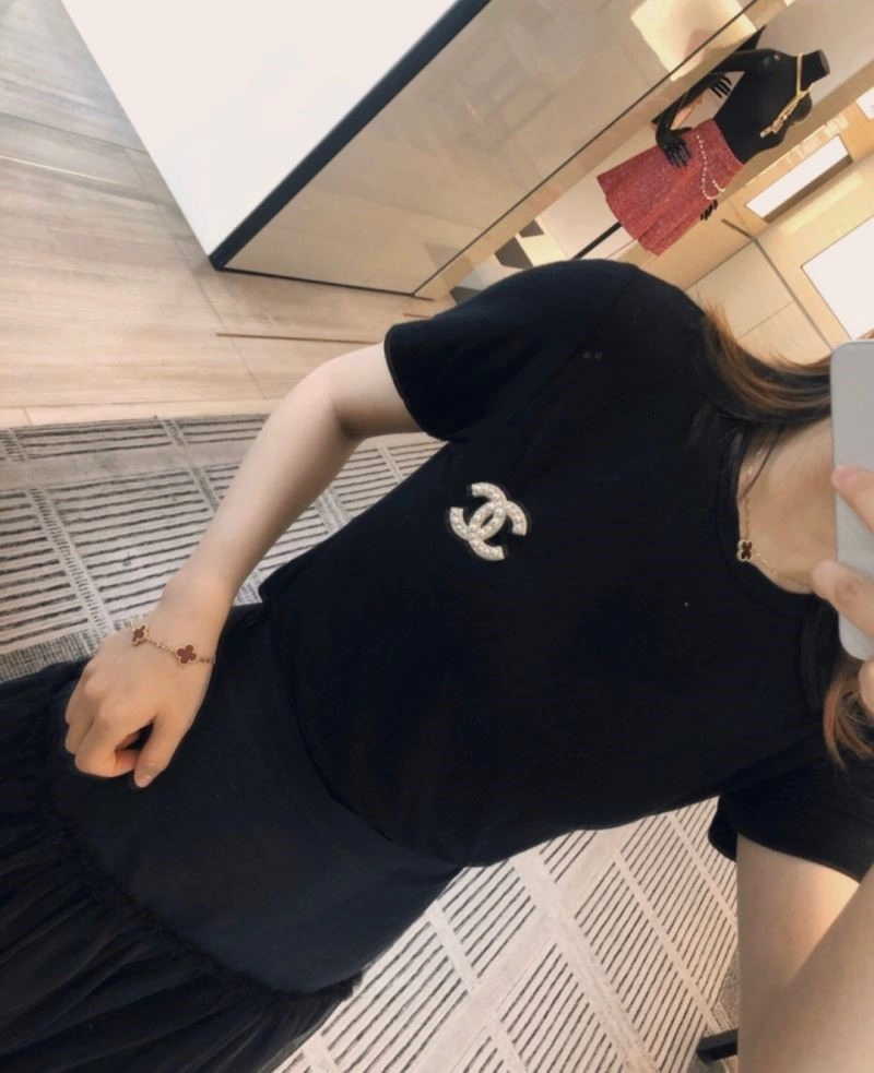High fidelity Chanel Brooches