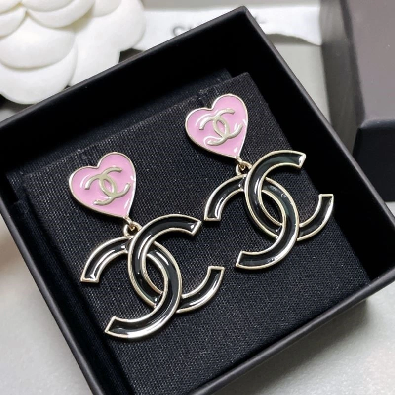 Top match Chanel Brooches