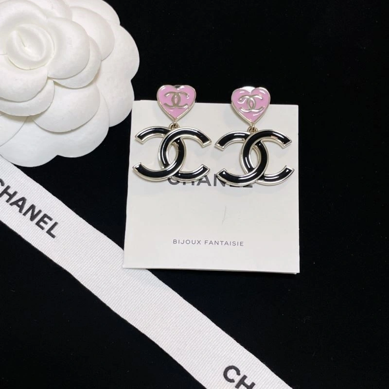 Top match Chanel Brooches