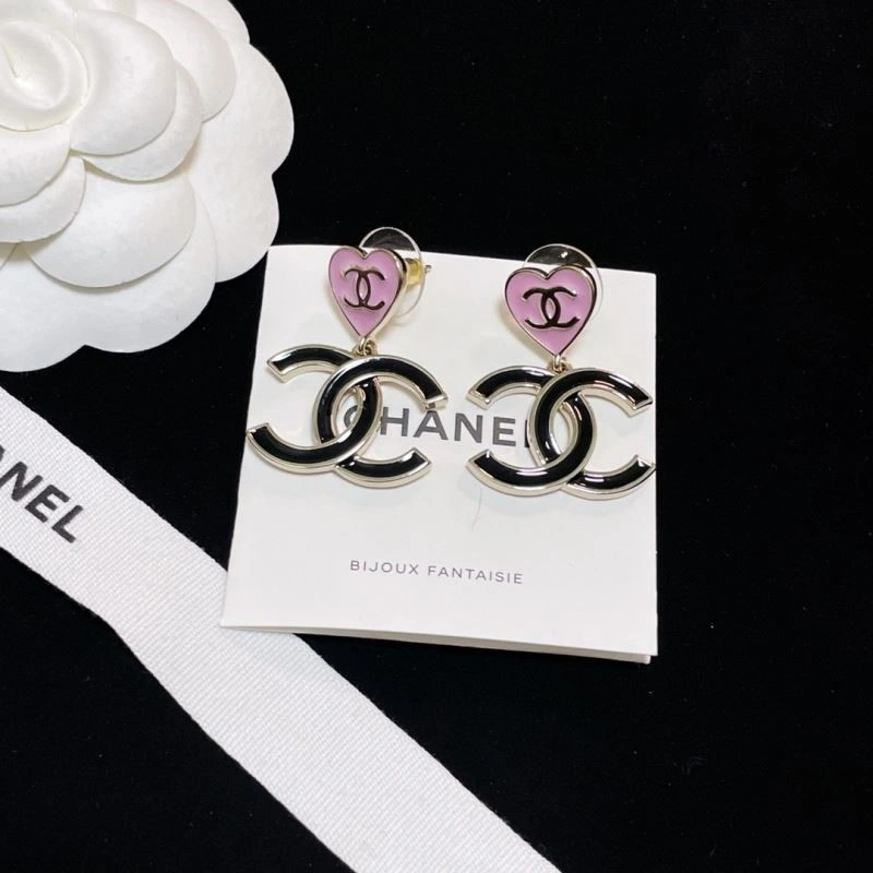 Top match Chanel Brooches