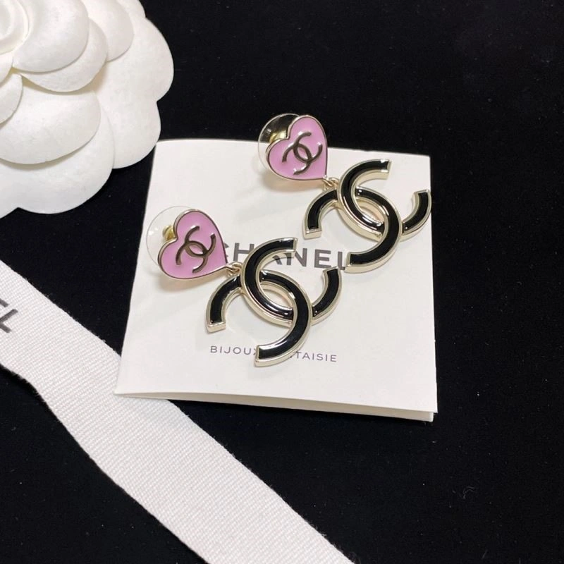 Top match Chanel Brooches
