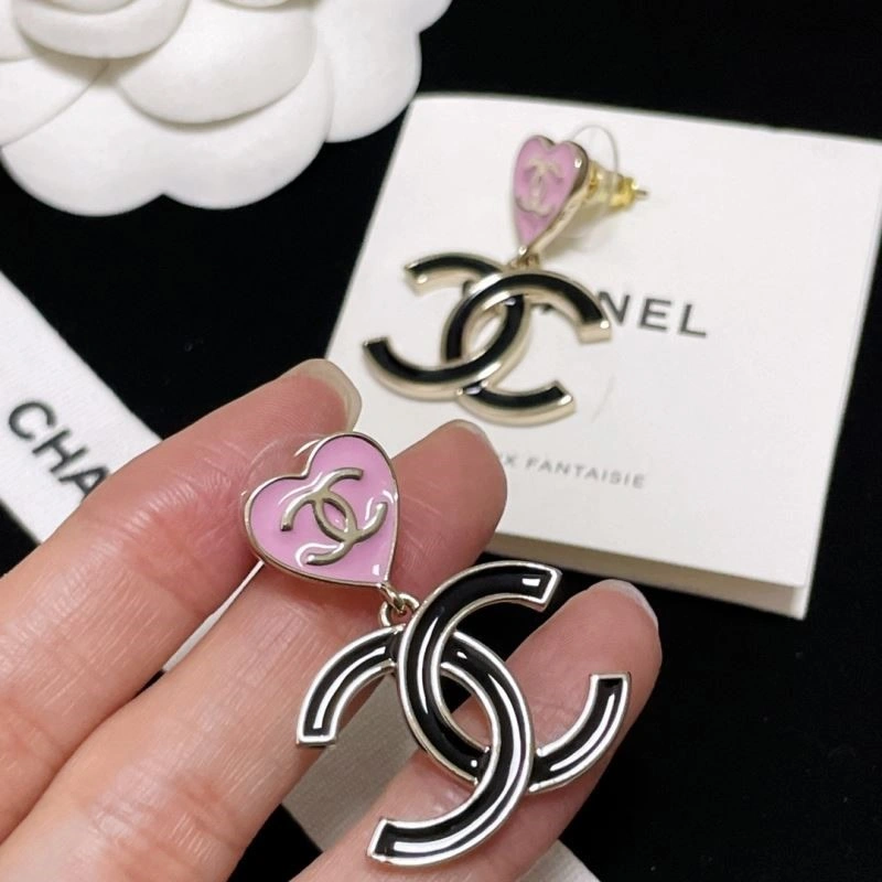 Top match Chanel Brooches