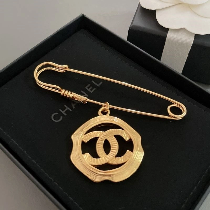 Low-cost Chanel Brooches