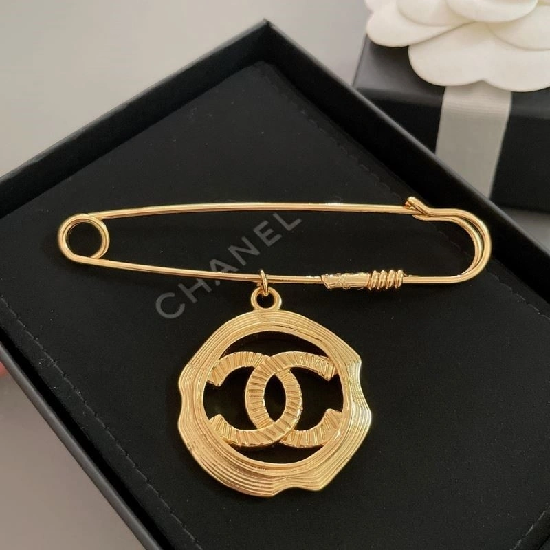 Low-cost Chanel Brooches