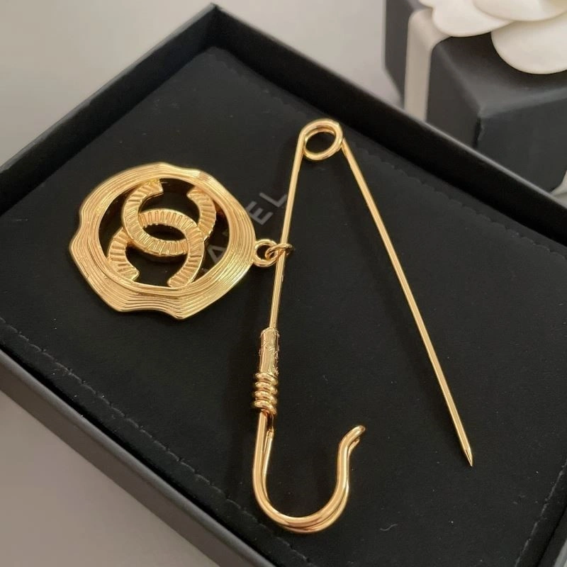 Low-cost Chanel Brooches