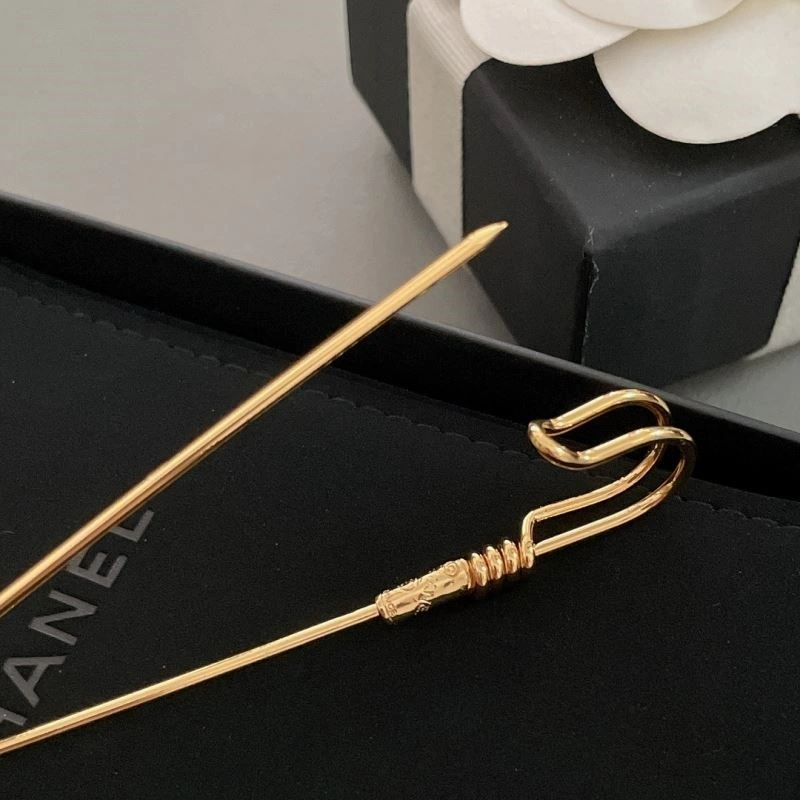 Low-cost Chanel Brooches