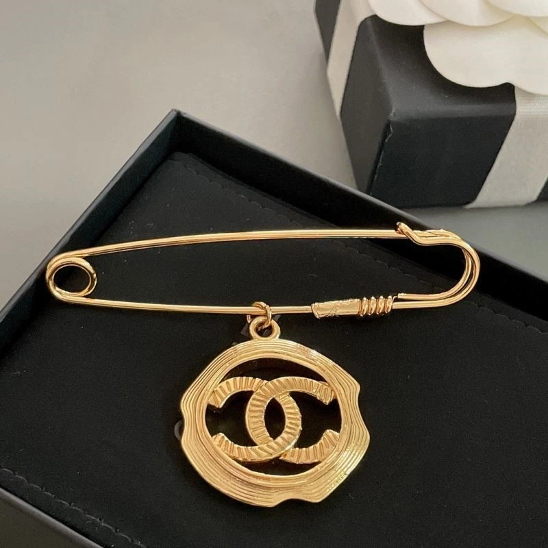 Low-cost Chanel Brooches