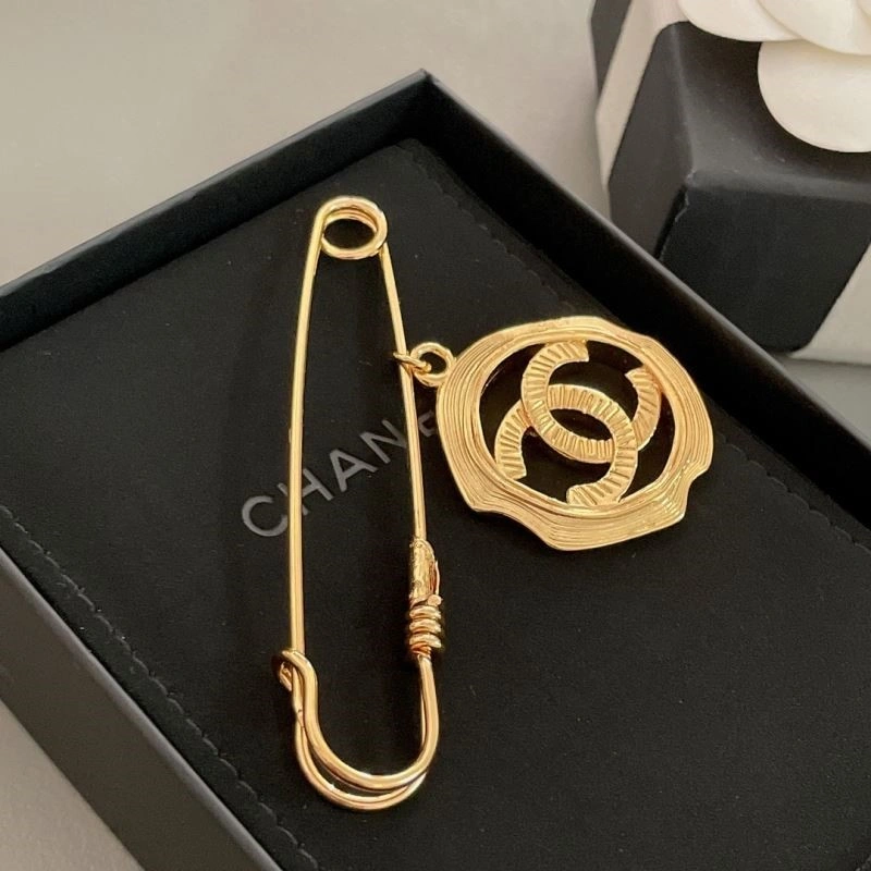 Low-cost Chanel Brooches