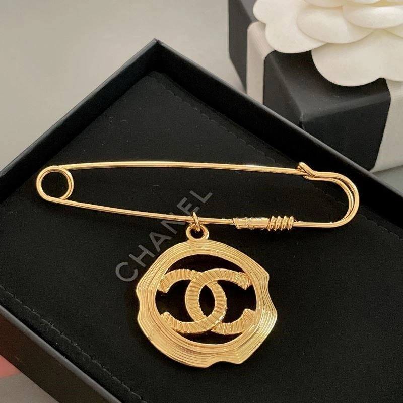 Low-cost Chanel Brooches