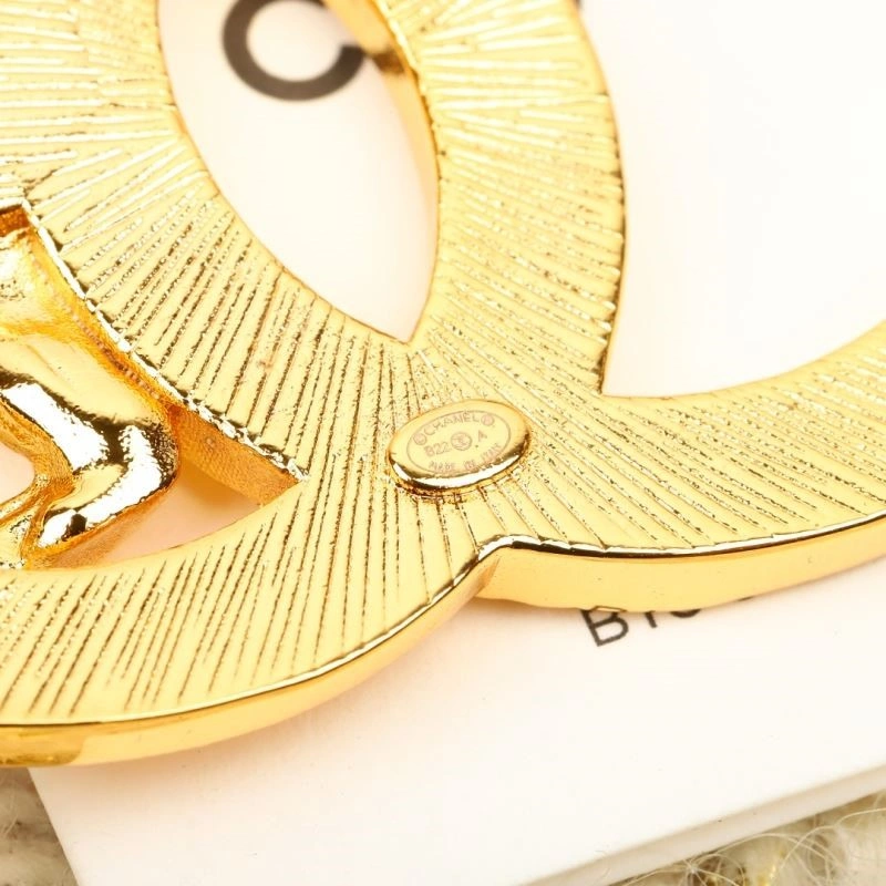 Accurate model Chanel Brooches