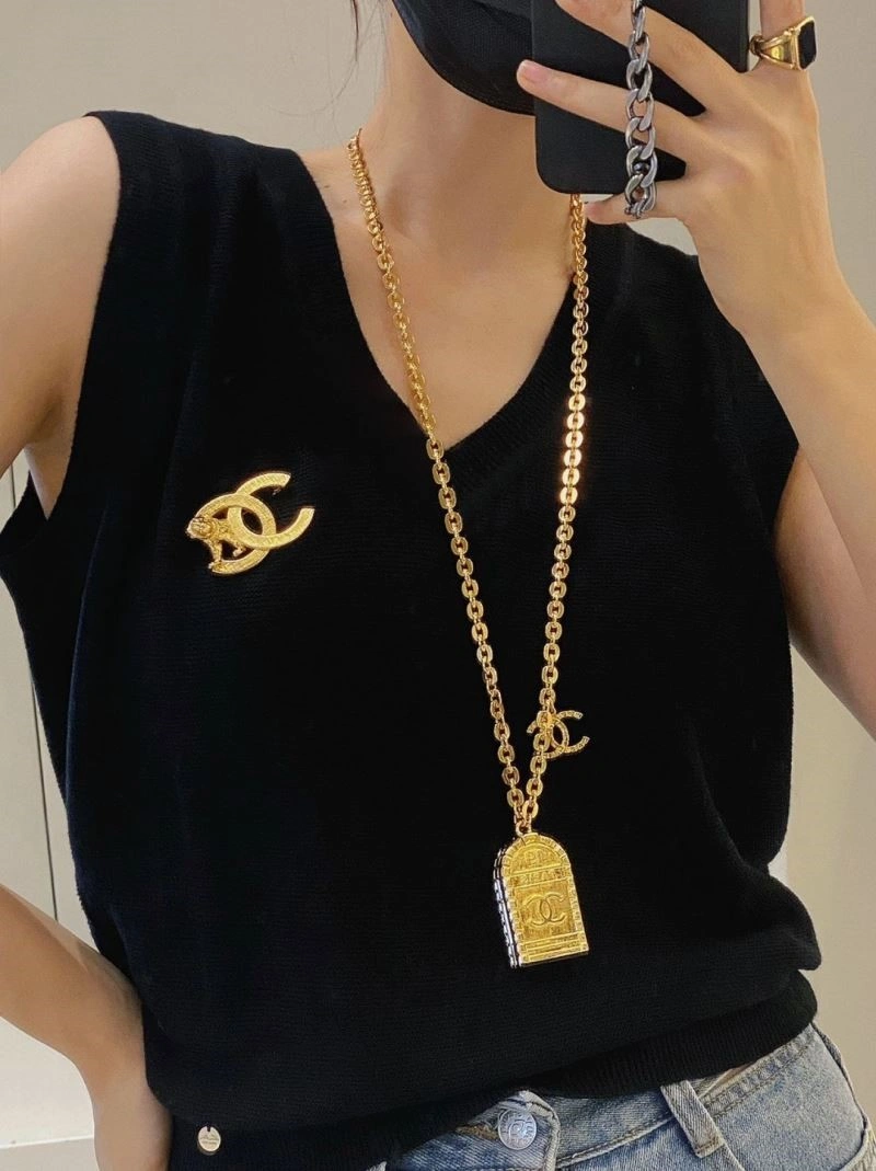 Accurate model Chanel Brooches