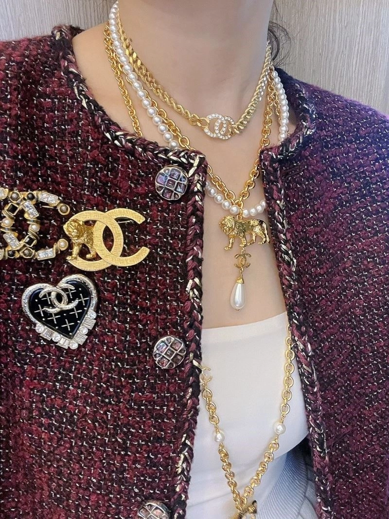 Accurate model Chanel Brooches
