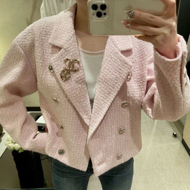 Accurate model Chanel Brooches