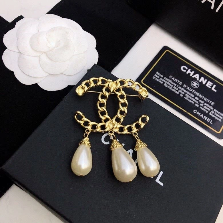 Brand-original Chanel Brooches
