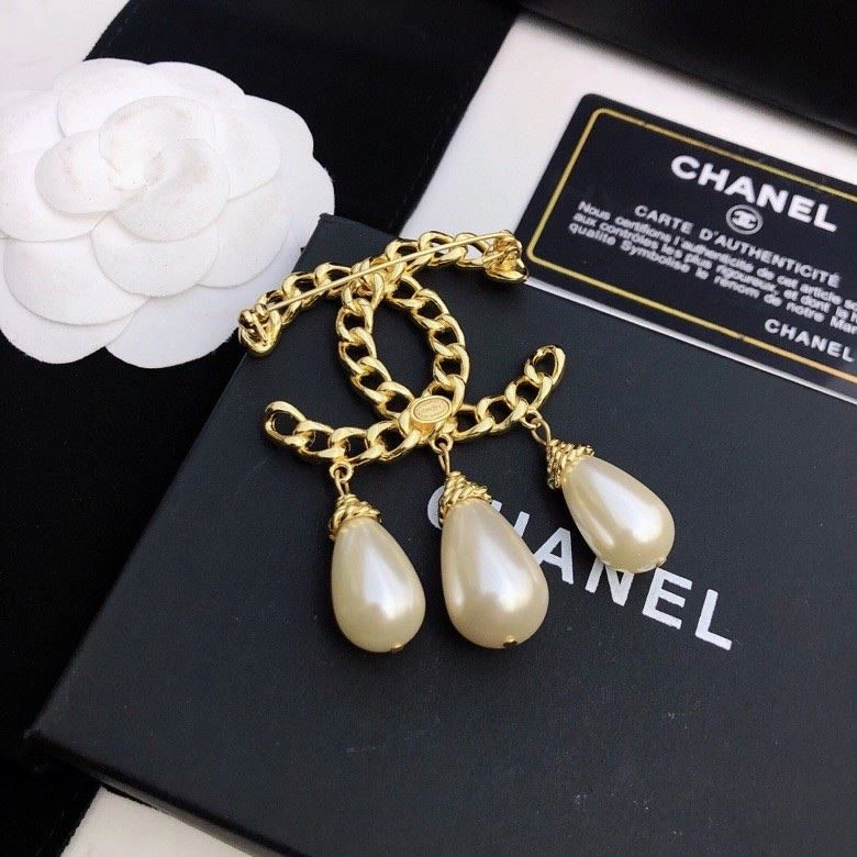 Brand-original Chanel Brooches