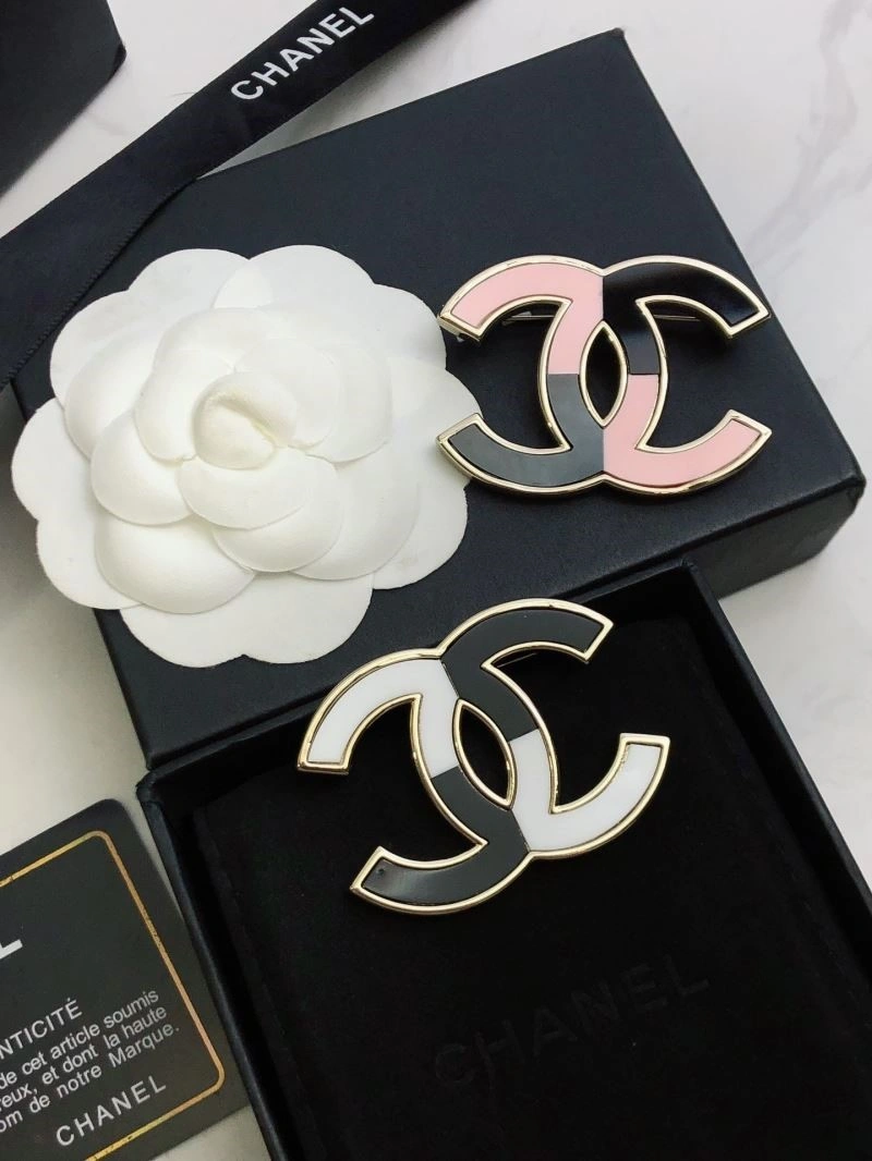 Top match Chanel Brooches