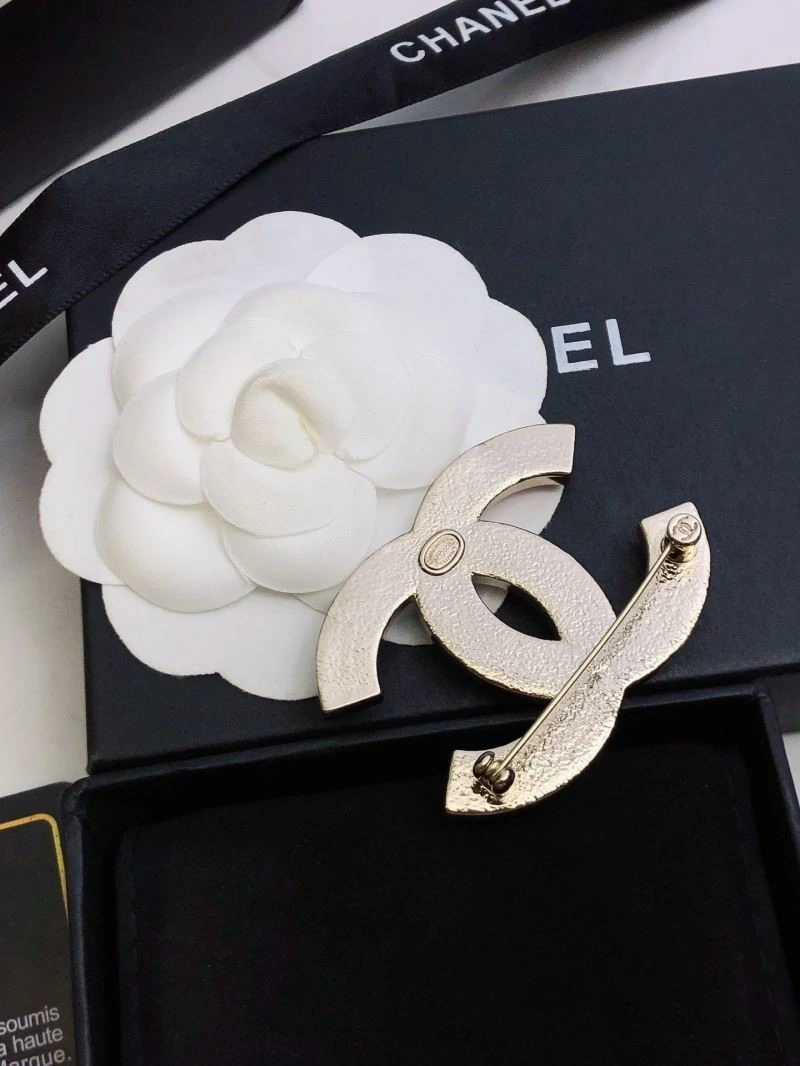 Top match Chanel Brooches