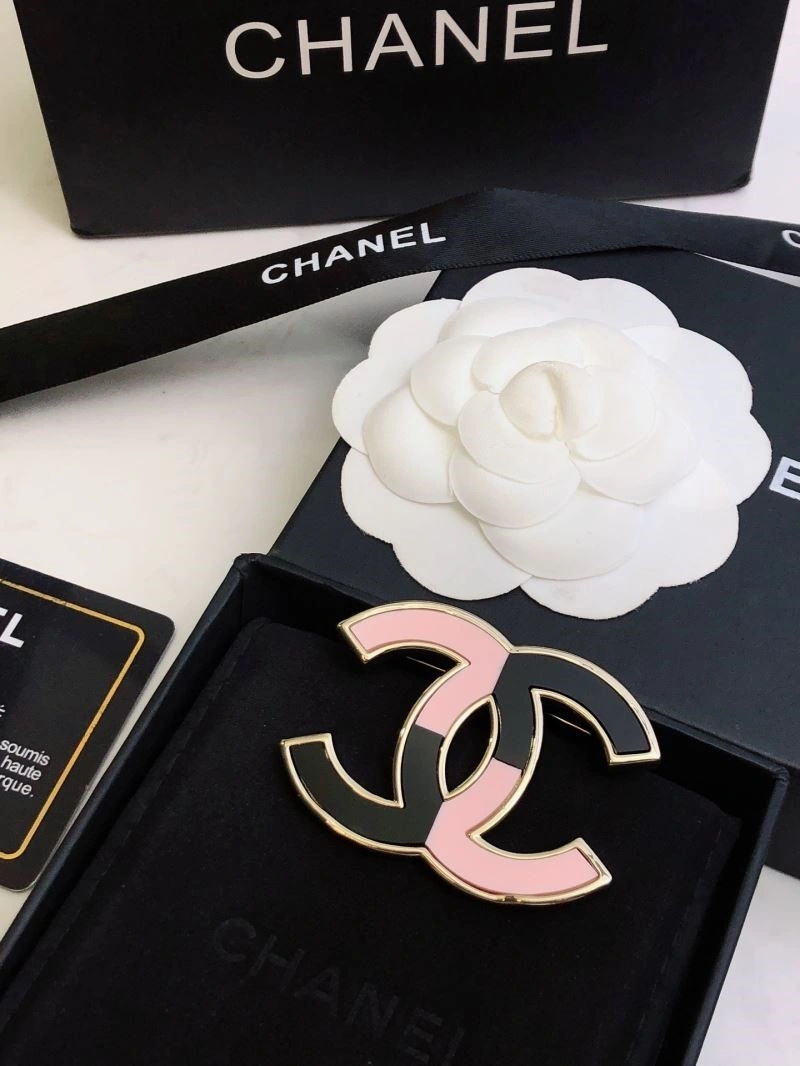Top match Chanel Brooches