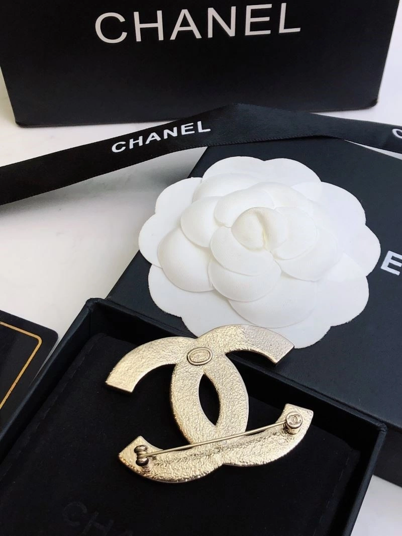 Top match Chanel Brooches