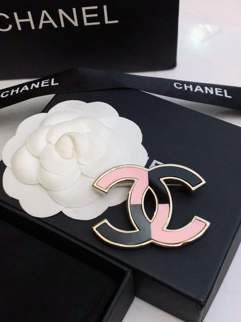 Top match Chanel Brooches