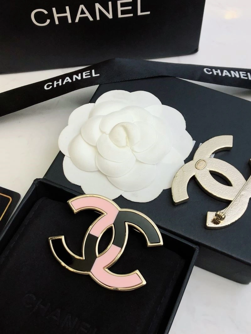 Top match Chanel Brooches