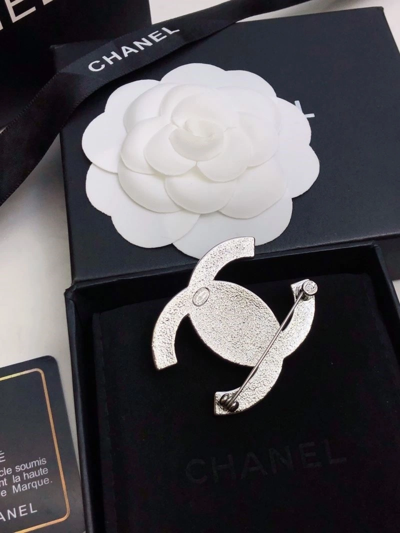 Top match Chanel Brooches