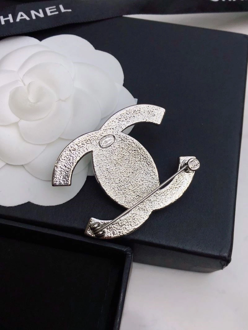 Top match Chanel Brooches