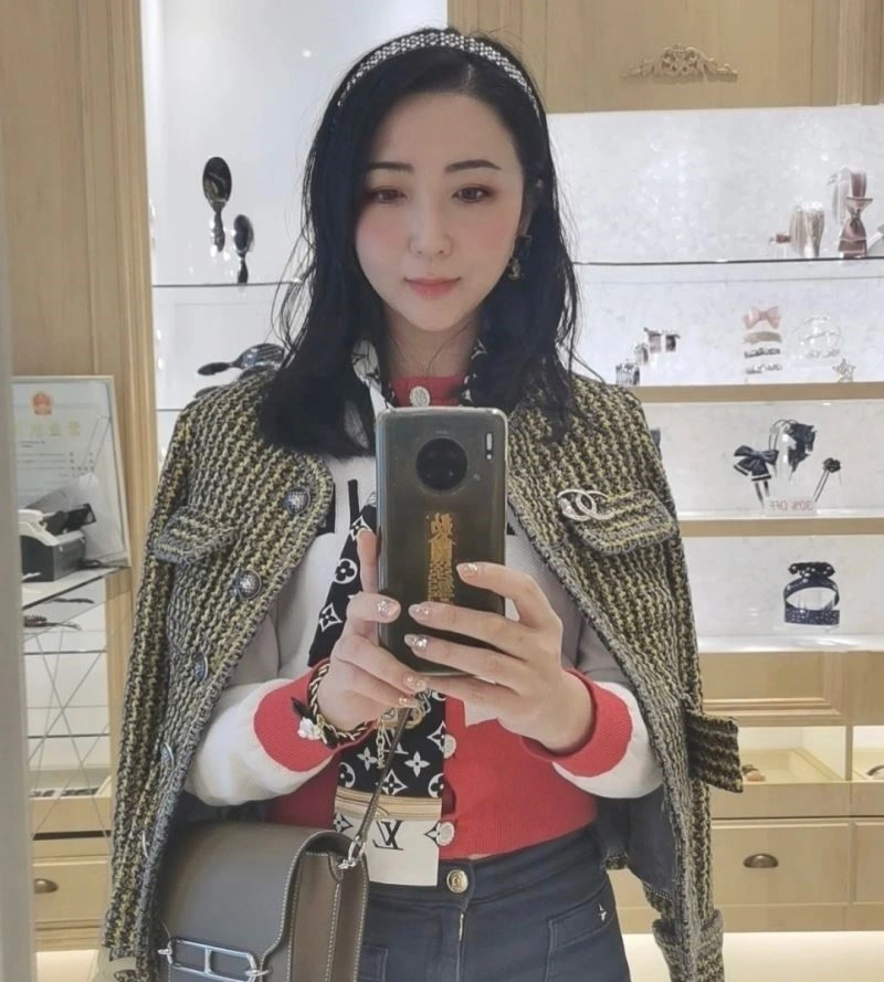 Economical Chanel Brooches