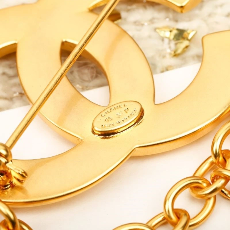 Accurate model Chanel Brooches