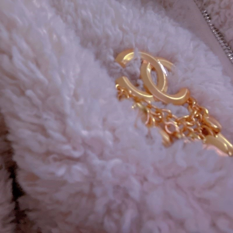 Accurate model Chanel Brooches