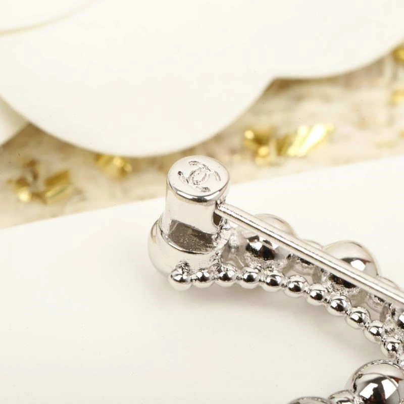 Accurate model Chanel Brooches