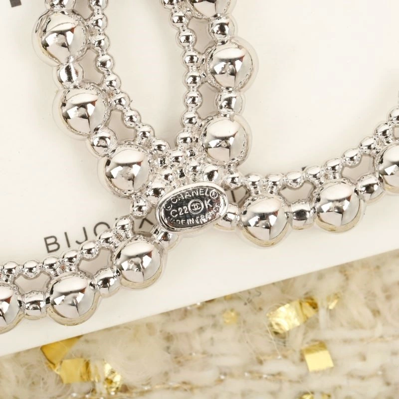 Accurate model Chanel Brooches