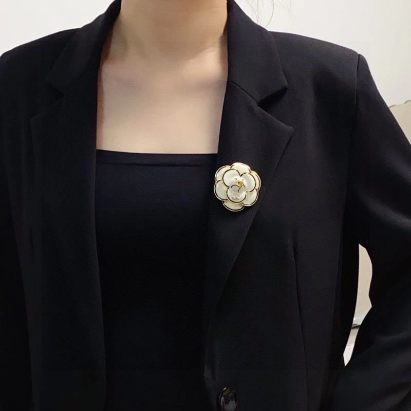Accurate model Chanel Brooches