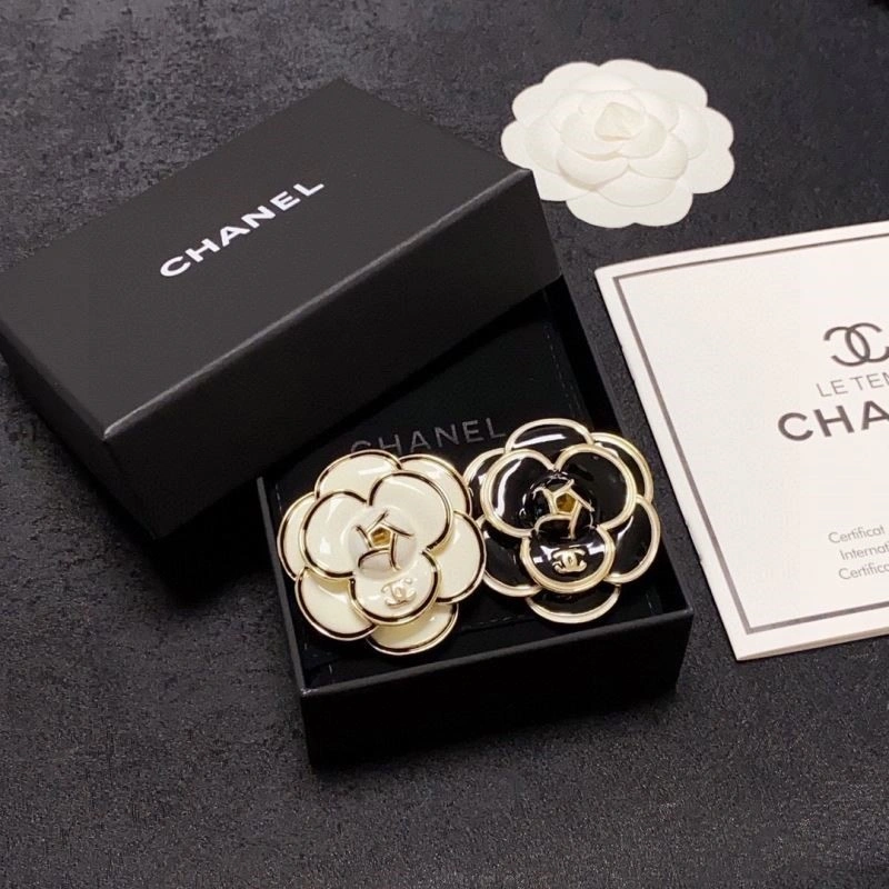 Accurate model Chanel Brooches