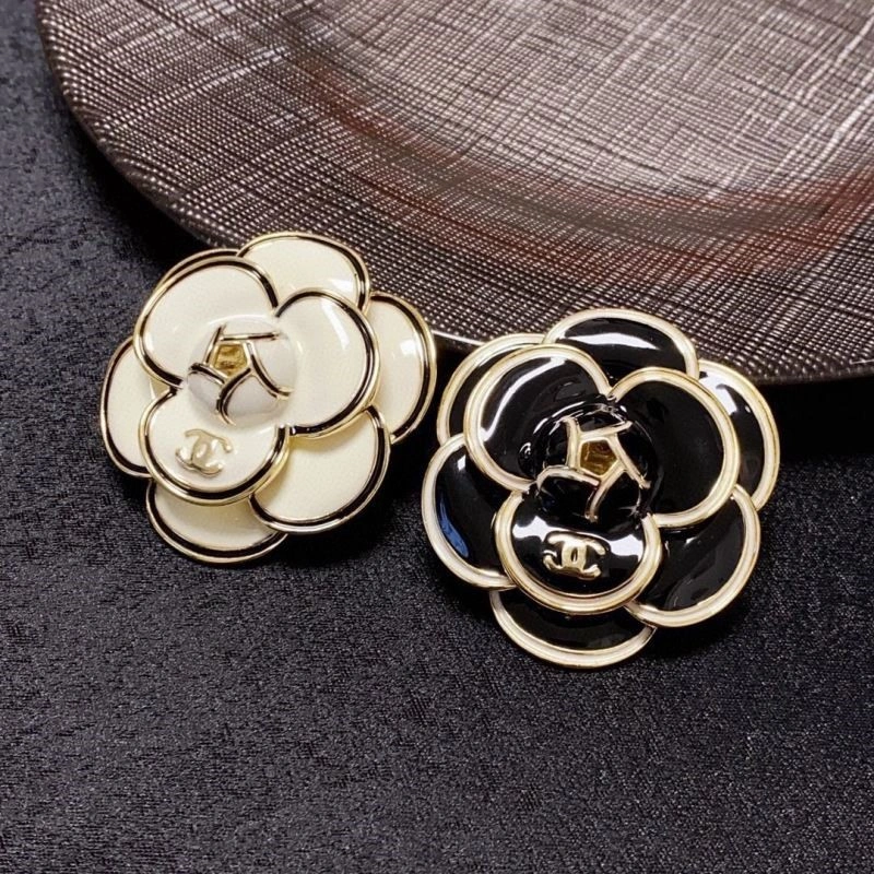 Accurate model Chanel Brooches