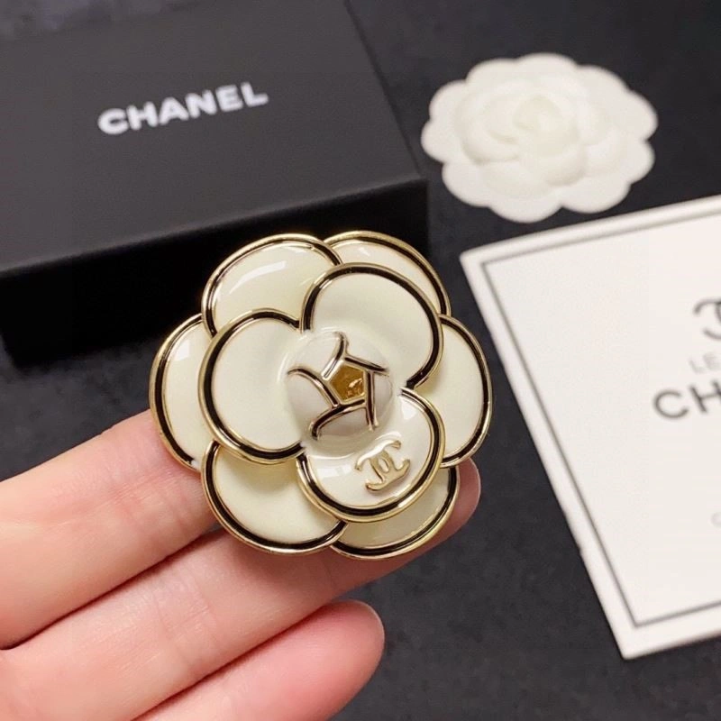 Accurate model Chanel Brooches