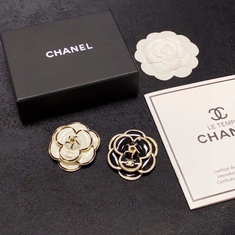 Accurate model Chanel Brooches