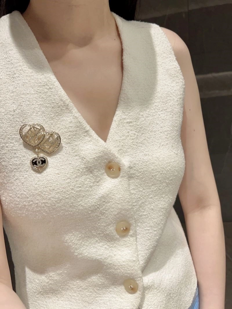 High fidelity Chanel Brooches