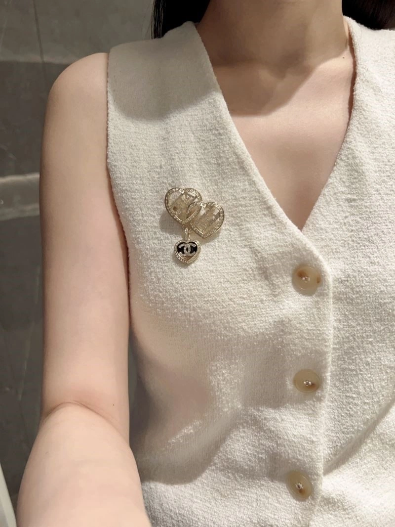 High fidelity Chanel Brooches
