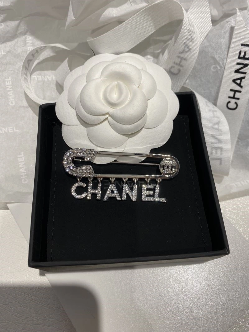 High fidelity Chanel Brooches