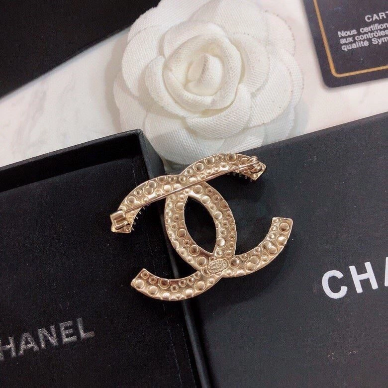 Top match Chanel Brooches